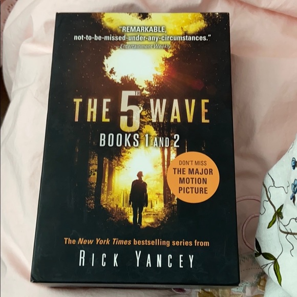Barnes & Noble | Other | Nwt The Fifth Wave Book 2 Series By Rick ...